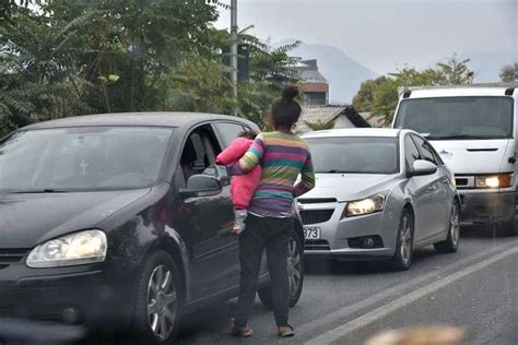 Приведени се девет лица за питачење и малтретирање на дете