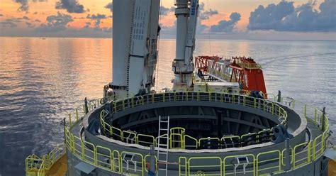 Wind Orcas New Gustomsc Crane Parts En Route To Schiedam On Biglifts