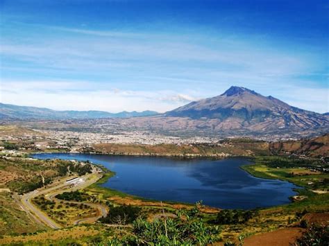 Ibarra Es Turismo Y Vive Sus Fiestas Ofrece Artesanías Tejidos Lagos