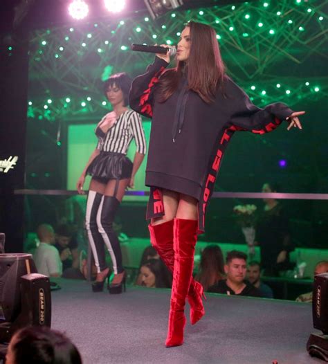 ПАРТИ Алисия заби червени ботушки в Клуб 33 СНИМКИ Информационна агенция ПИК