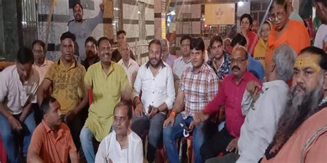 Agra News Devotees Oppose Railway Notice To Shift Pracheen Chamunda