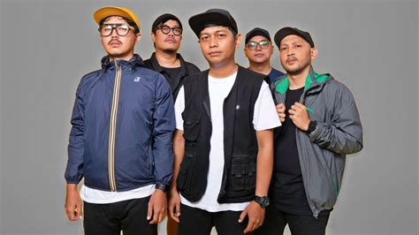 Topi Jerami Luapkan Emosi Dengan Terbang Menuju Angkasa