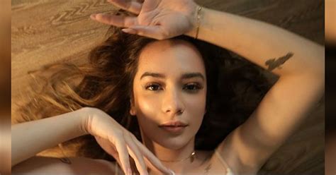 Potret Terbaru Putri Anne Dengan Corset Putih Tunjukan Kemolekan