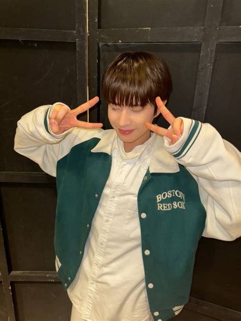 Tws Community Posts 초록색 의상어때여 잘 어울리나여~ 제 최애의상이에요💚 Kyungmin