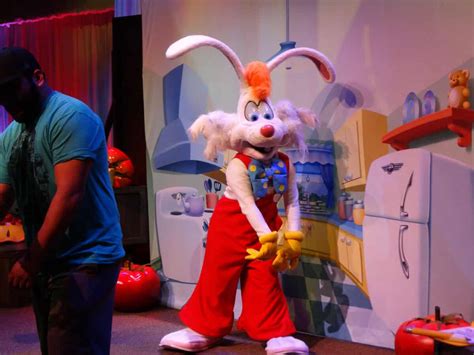 VIDEO Roger Rabbit Meets With Annual Passholders During AP Days Week