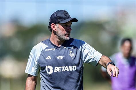 Milito Pode Promover Mudanças No Atlético Para Enfrentar Fluminense