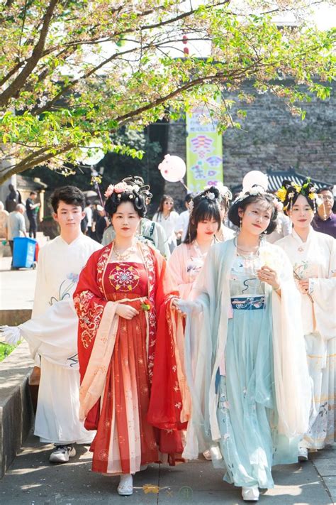 千年古城最忆临海 on Twitter 别看渣男张继科了看看我们台州府城漂亮的汉服妹妹吧