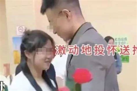 男子相亲看中最朴素的女子，女子欣喜若狂搂住他，网友：真有眼光小张生活故事