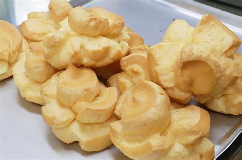 【台湾パン屋さん】お行儀度外視！立ち喰いしたいレトロなシュークリームを絵になる路地裏の名店「百珍麵包蛋糕」で食べよう 台北ナビ
