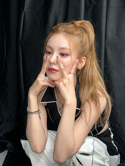 굳건한 ‘장카유설에 맞설 수 있는 유일한 여돌 Magazine