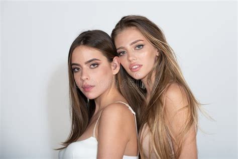 Cara De Mujer De Dos Chicas Sexys Vestidas Retrato De Belleza De