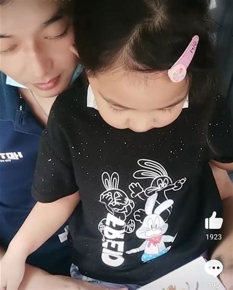 4岁女儿陪单亲爸爸出车，招呼乘客谢谢您坐我爸爸的车 知乎