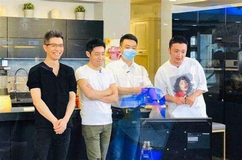 從主持名流到階下囚，人民日報點名批評，芮成鋼被傳獄中死亡 每日頭條