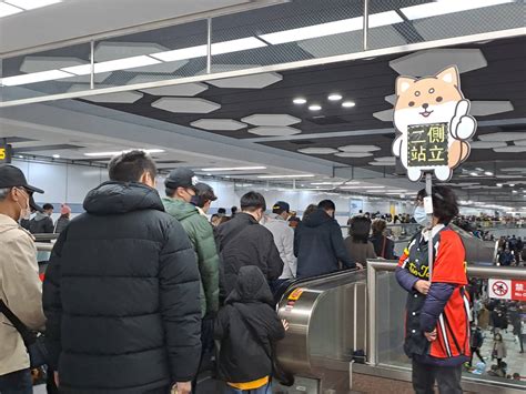 臺北捷運94年起調整電扶梯安全宣導 搭乘時請緊握扶手站穩踏階