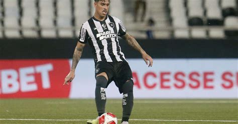 Vitória Encaminha Contratação De Zagueiro Do Botafogo