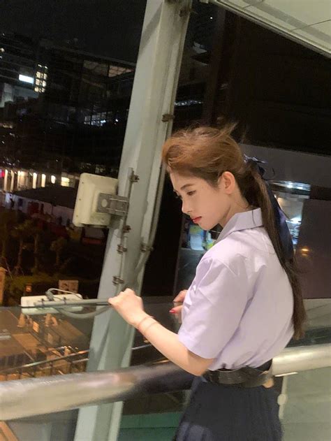 จวีจิ้งอี นางเอกจีน เที่ยวไทย โชว์คอสเพลย์ชุดนักเรียน น่ารักใจละลาย