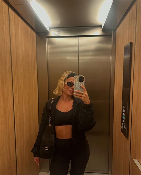 Galerie Tady Je Nečasovo Partnerka Nykki šokovala Novým Poprsím