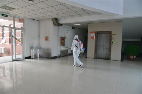安阳厚義志愿服务队来我校开展义务防疫消杀活动 安阳工学院