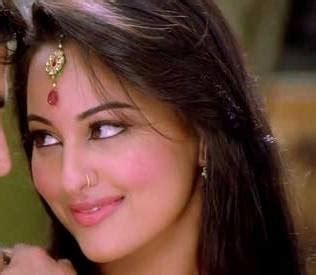 Naked Sonakshi Sinha In Rowdy Rathore
