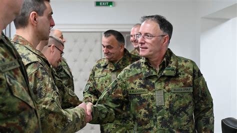 Мојсиловић обишао Оперативни центар система одбране Војска Србије извршава све задатке — Rt Balkan