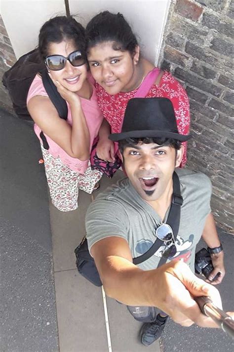 சீரியல் நடிகை ப்ரீத்தாவின் கணவர் ஒரு இயக்குனரா… வைரலாகும் புகைப்படம் Awake India