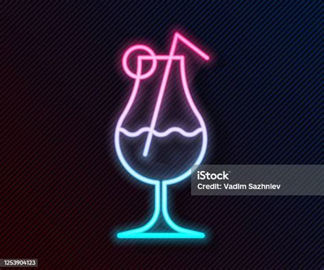 빛나는 네온 라인 칵테일과 검은 배경에 고립 된 알코올 음료 아이콘 벡터 일러스트레이션 칵테일에 대한 스톡 벡터 아트 및 기타 이미지 칵테일 마티니 유리 재료