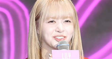 [st포토] 엔믹스 릴리 마이크 꽉 잡고