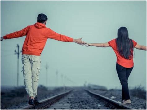 Couple Pre Wedding Photoshoot On Railway Track Gwalior News Viral Video