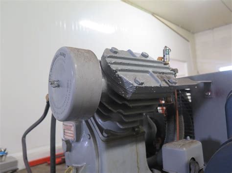 Ingersoll Rand T30 Air Compressor 2 Stage Model 242 5n Oahu Auctions
