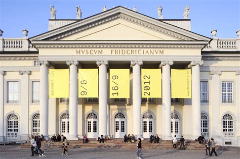 Documenta 2017 Si Divide Fra Kassel E Atene E Allora Si Allea Con Una