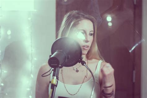 Hire Ruby Greenberg Folk Singer In Carlsbad California