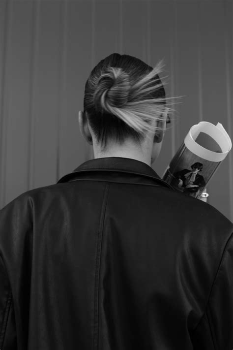 Стильный пучок Волосы причёска Прически и макияж Прически