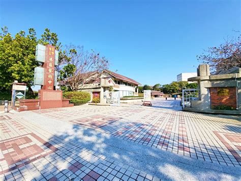 台中清水港區藝術中心水池曲橋仿中國閩南風建築各式展覽活動 茵芸旅食中