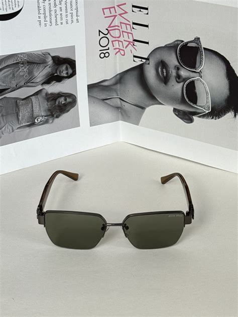 ზეზი აქსესუარები ტრენდული სათვალეები საათები კეპები სტილი რომელიც გამოგარჩევს