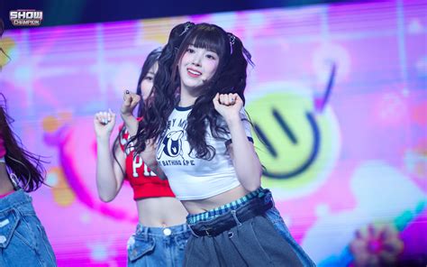 230412 Nmixx Jiwoo Love Me Like This And Young Dumb Stupid At