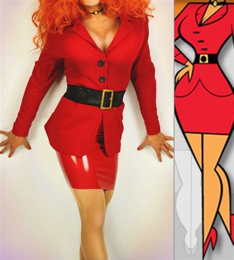 Sara Bellum Model