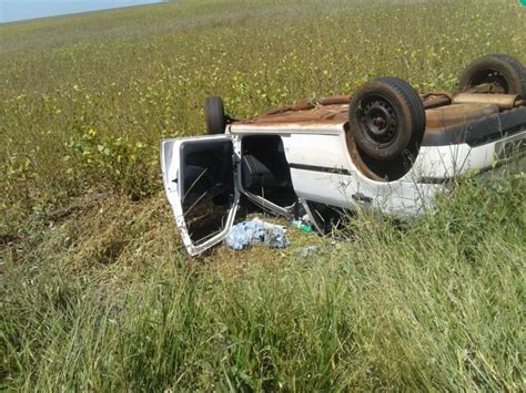 Acidente Envolvendo Dois Carros Deixa Três Pessoas Feridas Rádio 94