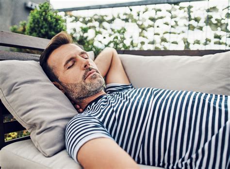 The Benefits Of Napping Every Day Expert Reveals