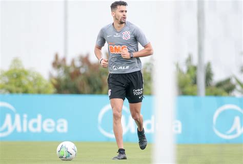 De Olho No Majestoso Elenco Do Corinthians Treina Bola Parada