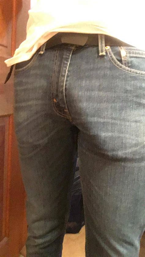 Skinny Jeans Are Very Revealing Scrolller