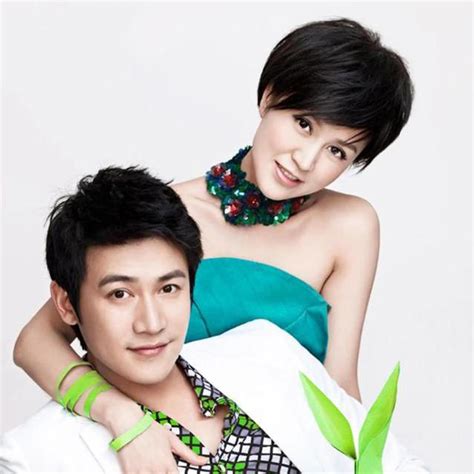 陆毅50岁不拼事业，带妻女吃遍成都美食，女儿风波后他醒悟了？