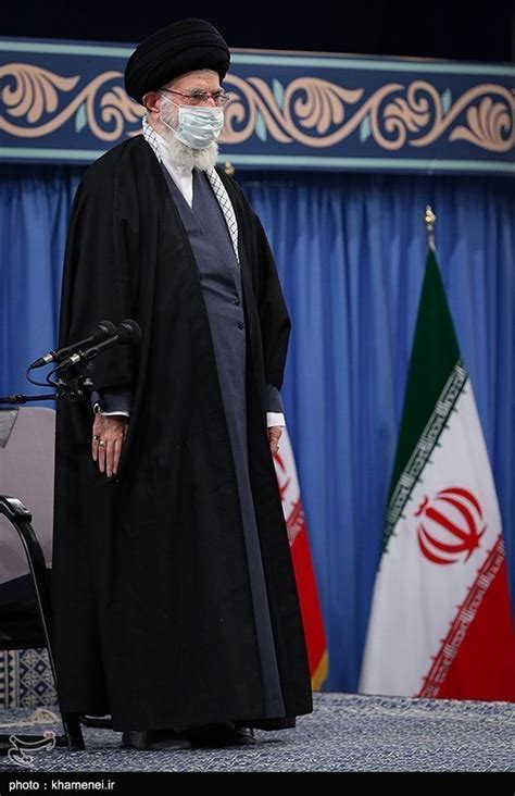 الامام الخامنئی یستقبل جمعاً من قادة وکوادر القوات الجویة للجیش