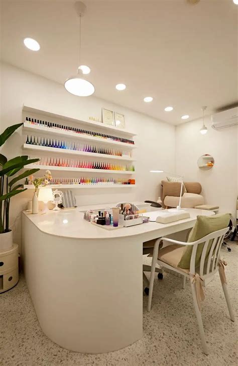 화이트톤 심플하고 깔끔한 디자인의 4평 네일샵 인테리어 비용 In 2024 Salon Interior Design Nail
