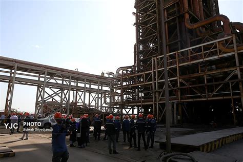 بازدید جمعی از هنرمندان و اصحاب رسانه از کارخانه صبا فولاد خلیج فارس در بندر عباس