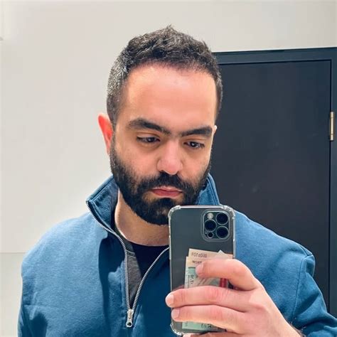 زنی رو تصور کن که نزدیک به چهل سال داره، شغل و تحصیلاتی نداره مهارتی بلد نیست شوهرش خیانت میکنه