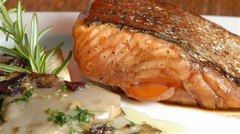 Salmón con soja a la plancha y setas Julius Julio Bienert Receta