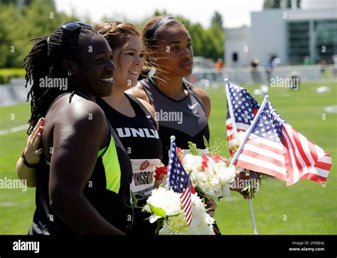Amber Campbell Left To Right Amanda Bingson And Jessica Crosby