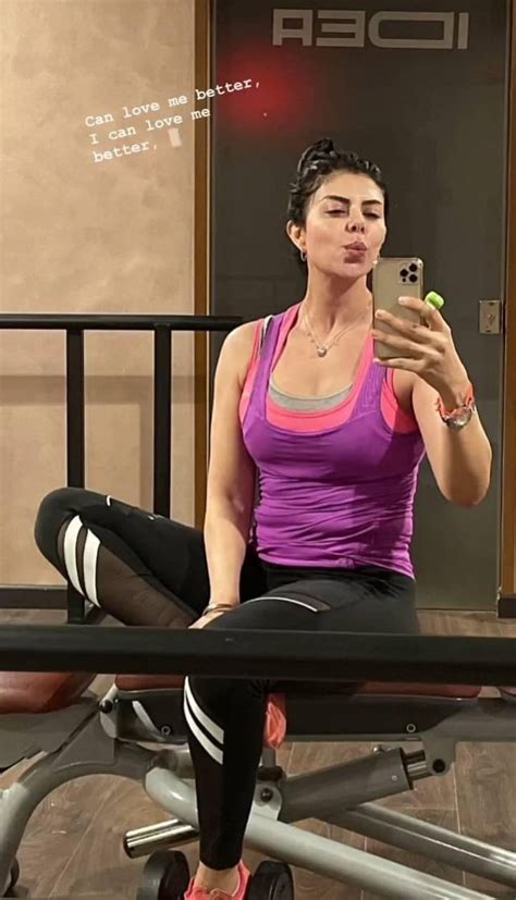 Amira Fathy Rarabceleb