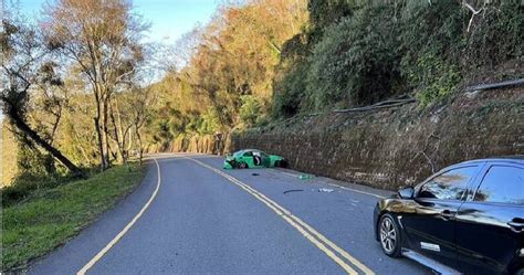 高檔豪車橫停合歡山公路！bmw失控撞山 奢華跑車損毀價值百萬 社會 Ctwant