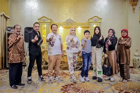 Kedatangan Tamu Istimewa Bupati Hendy Siswanto Sambut Tiara Andini